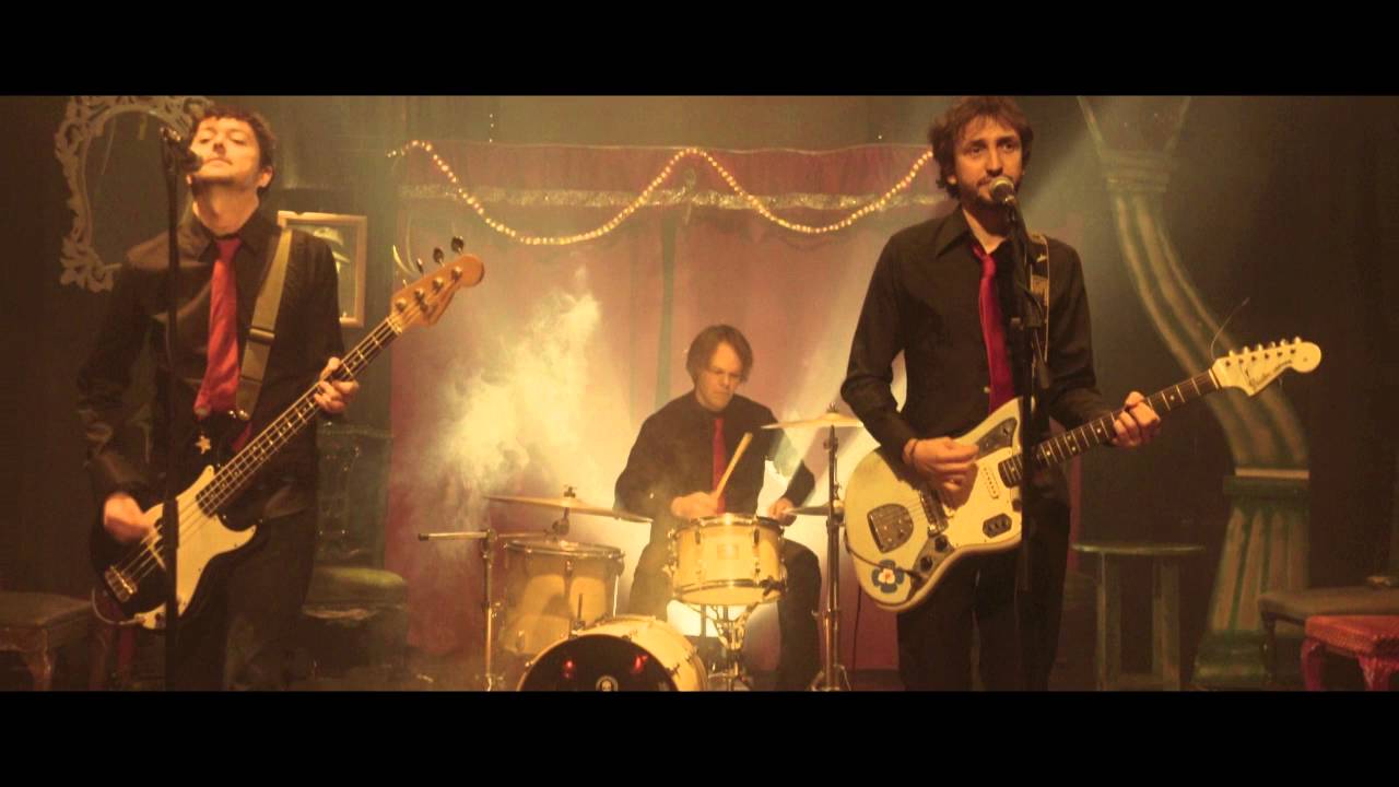 PLOU: Friday Kit - Official video - YouTube