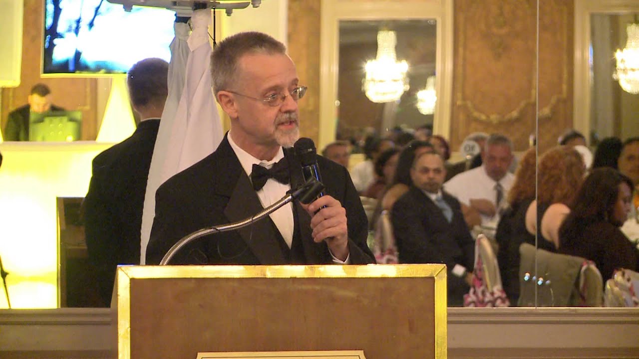 Carlos Pagan Receives Visionary Leadership Award - YouTube