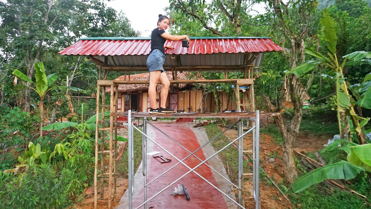 Building Farm Gate By Bamboo & Roof of the Farm Gate With Corrugated ...