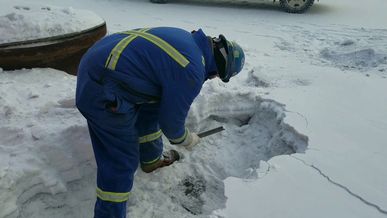 Chipping ice from plate - YouTube