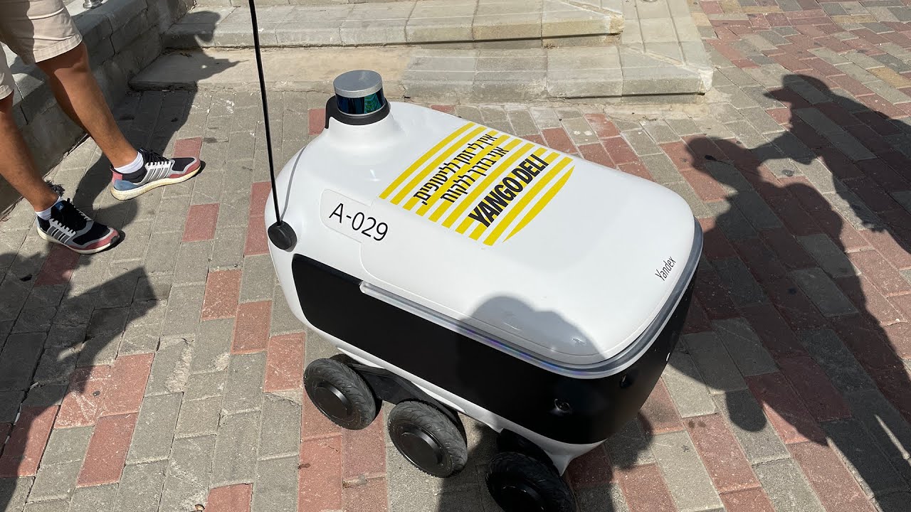 חדשות - רובוט משלוחים Yandex Rover - YouTube