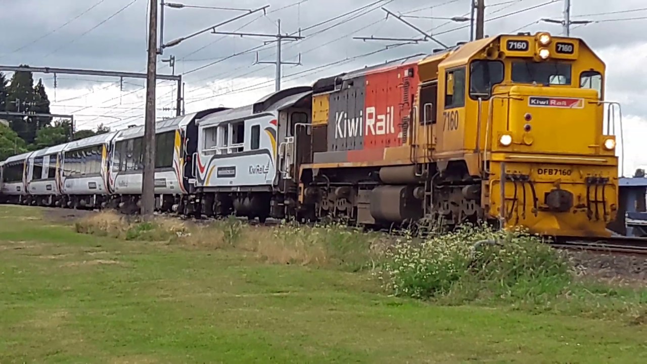 Northern Explorer departing Otorohanga - YouTube