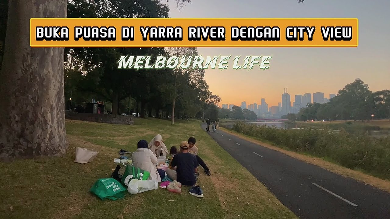 Buka Puasa di samping Yarra River Melbourne dengan gedung tinggi city ...