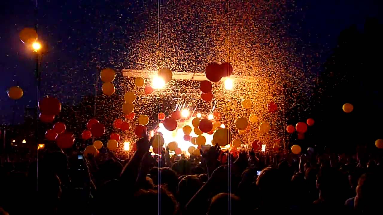 The Flaming Lips @ Pitchfork 2009 (2 of 2) - YouTube