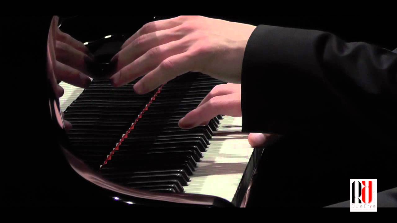Alexei Melnikov interpreta Sergej Rachmaninov - YouTube
