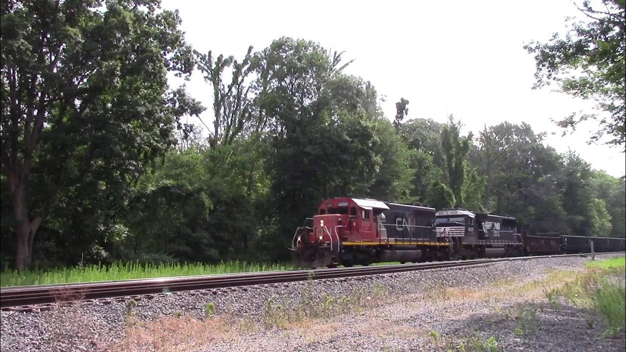 CN SD40-2 #5366 leading NS 31Q at Burdick, IN - YouTube
