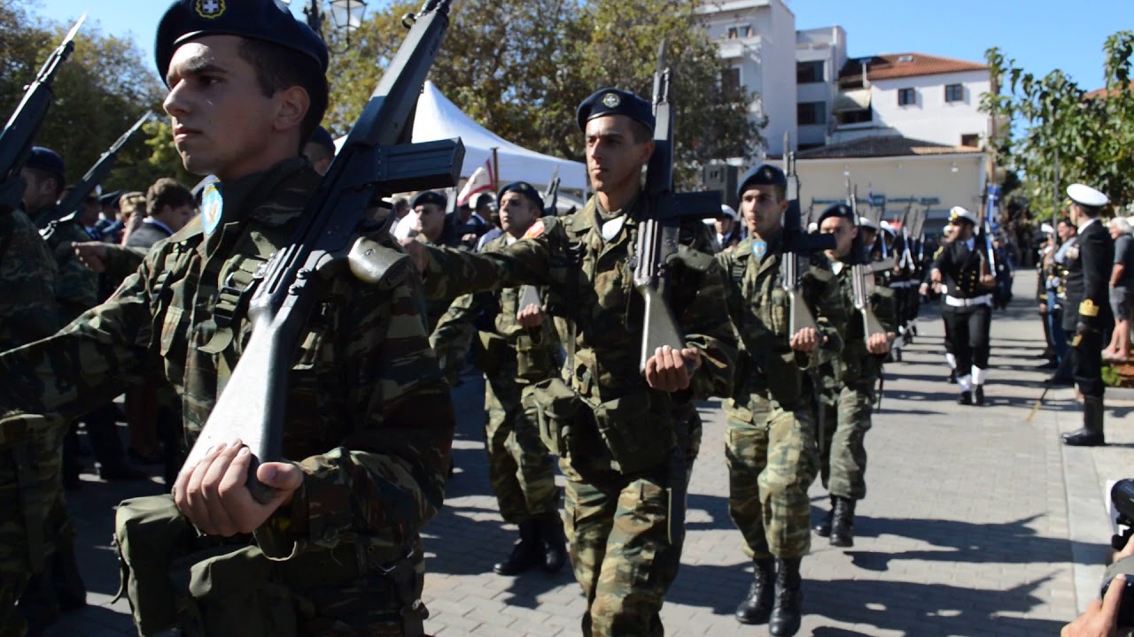 Στρατιωτική παρέλαση Ελλήνων και Ρὠσων στα Ναυαρίνεια 2017 - YouTube