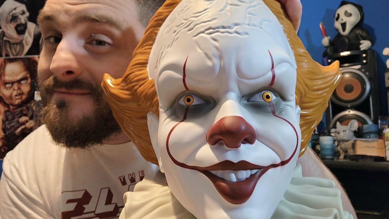 Realistic Details Of Pennywise Popcorn Bucket Head|Review! - YouTube