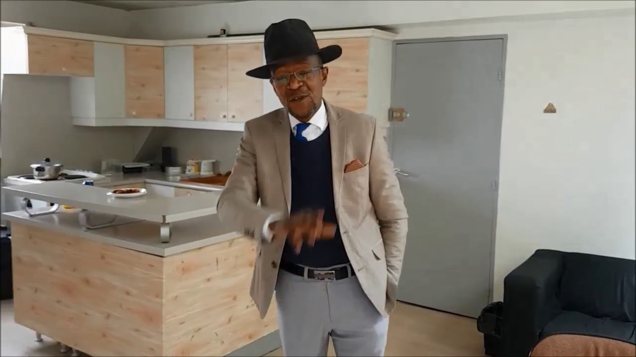 EBAKA SHOW A PARIS - YouTube