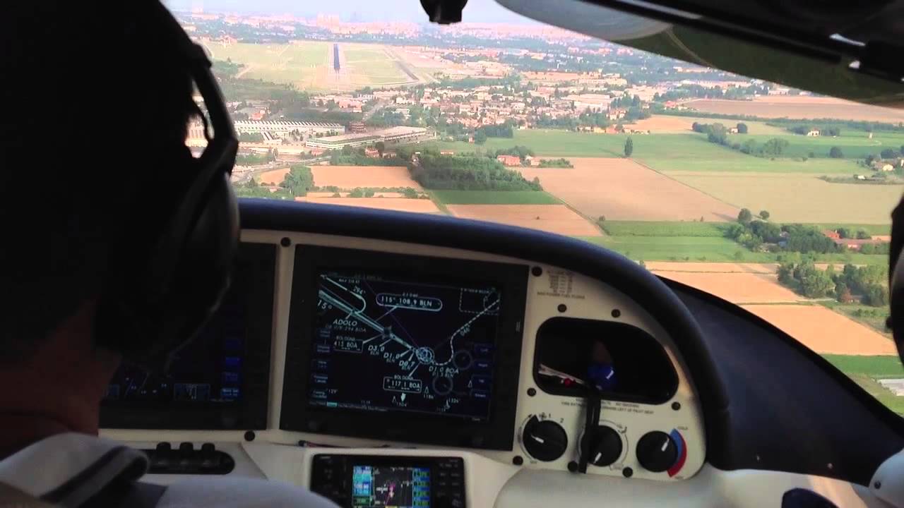 CIRRUS SR22 APPROACH AND LANDING IN BOLOGNA LIPE - YouTube