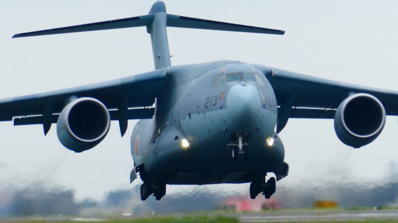[Japanese Old & New Transport Aircraft] Kawasaki C-1 & C-2 Touch and Go ...