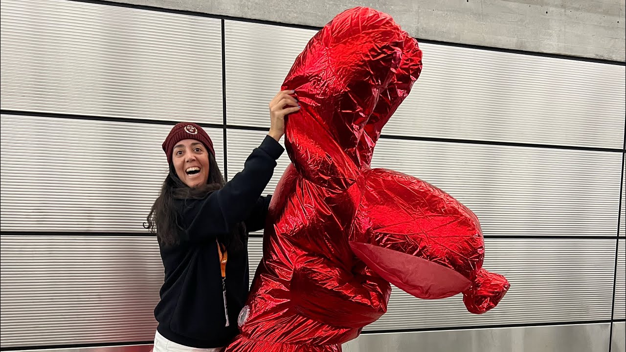 Balloon Dog at Comic Con NYC - YouTube