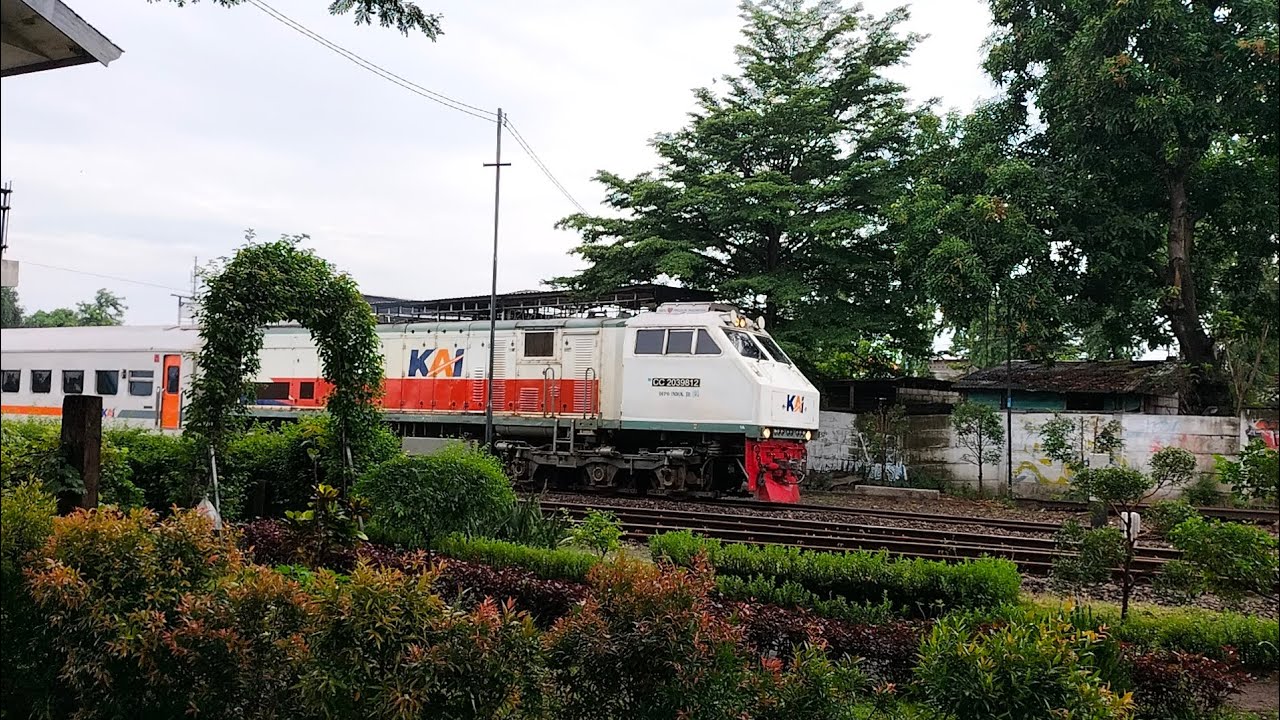 KA Probowangi. LD. B 0 07 06 KTG.//[#keretaapi #railfans #keretaekonomi ...