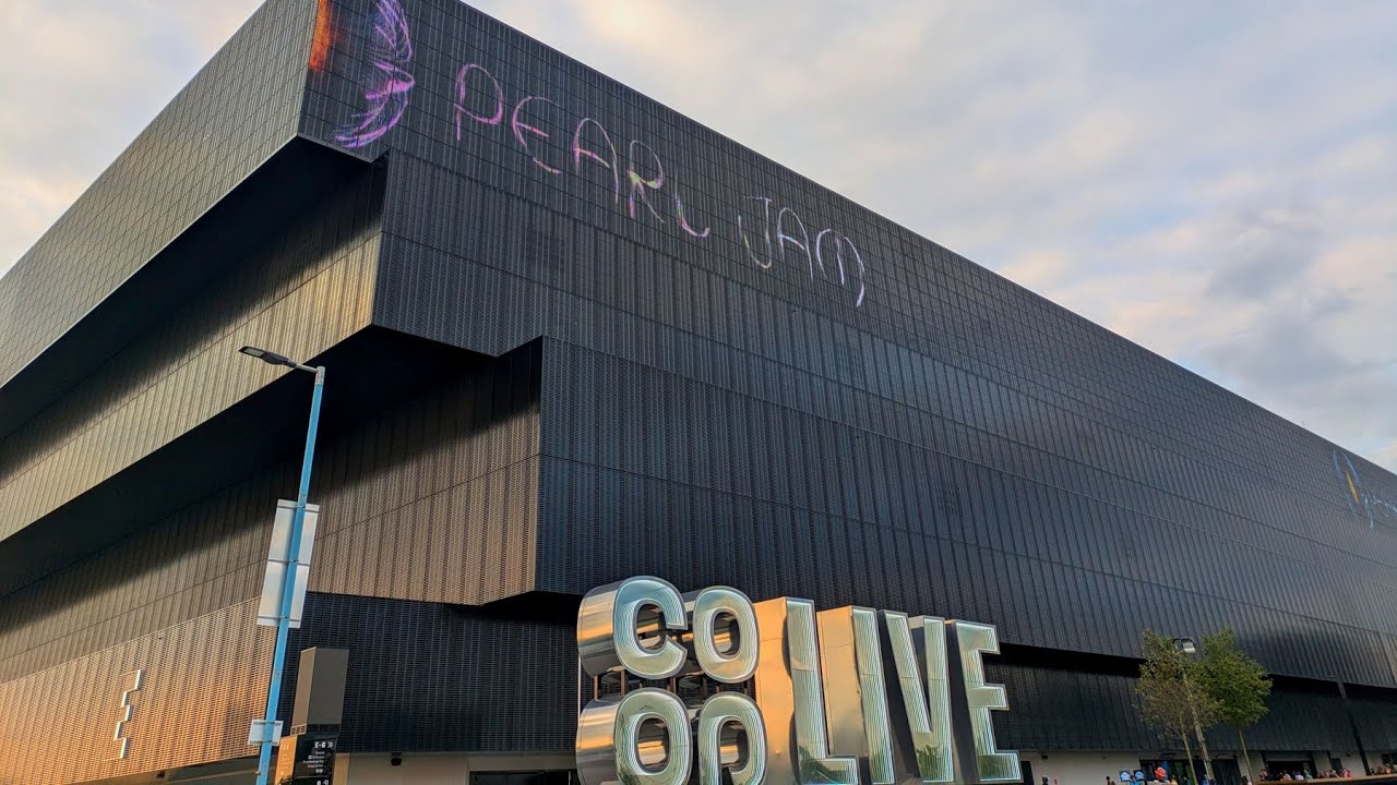 Pearl Jam Manchester Co-op Live 25th June 2024 Black - Intro #pearljam ...