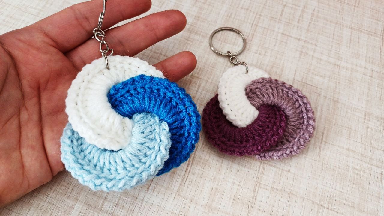 Crochet Keychain for Beginners: Quick & Easy DIY Keychain Pattern - YouTube