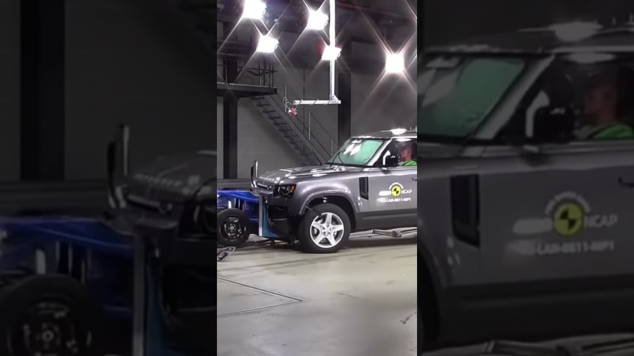 Range rover Defender crash - YouTube