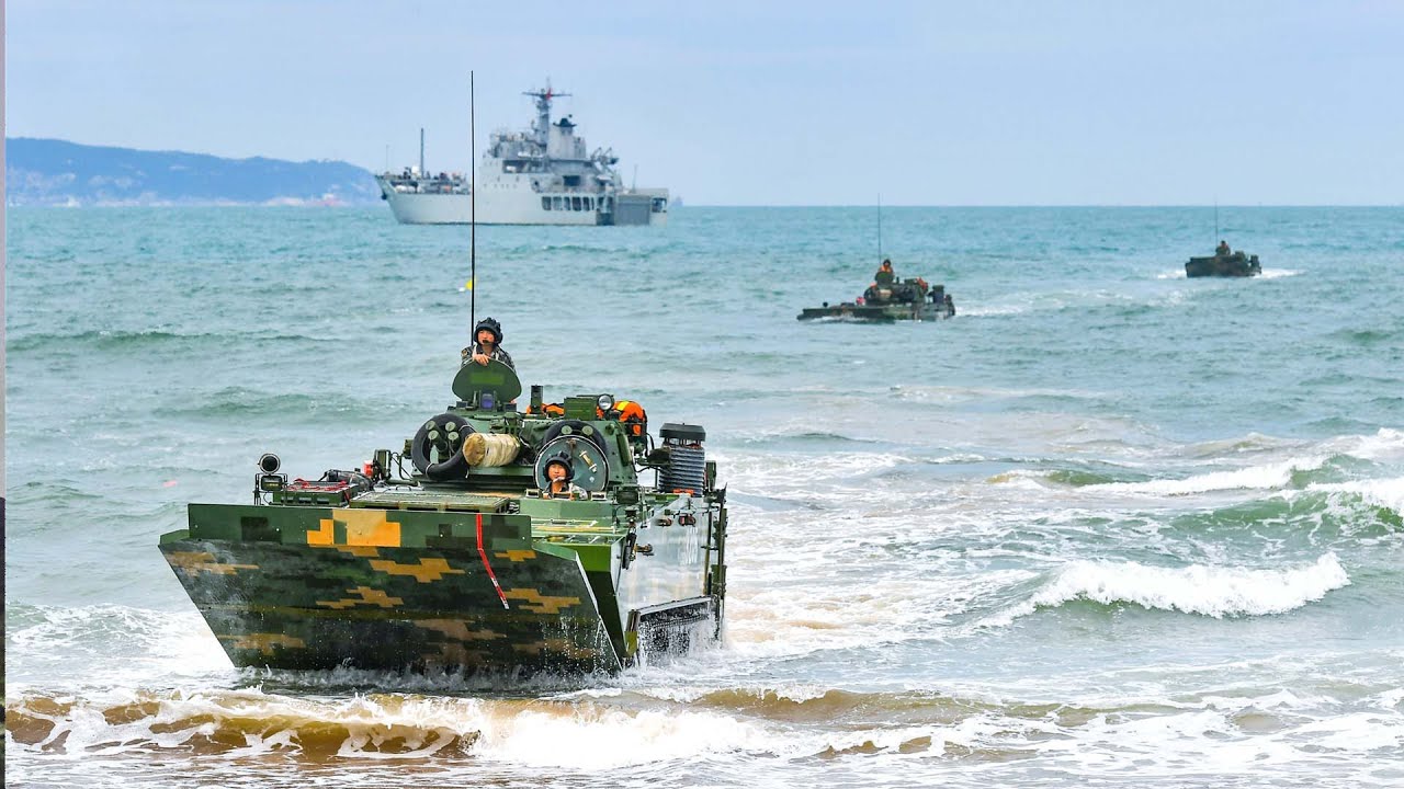 Chinese Army landing craft is more serious about crossing formation and ...