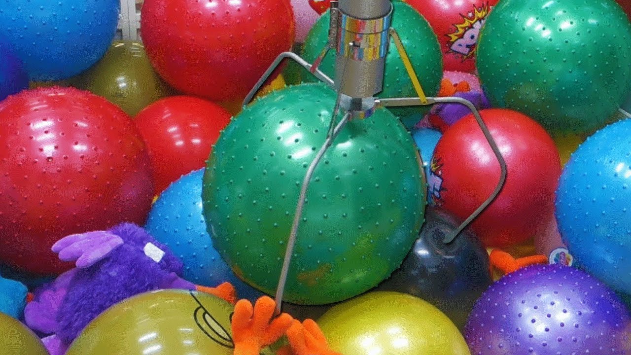 GIANT CLAW MACHINE WIN!! - YouTube
