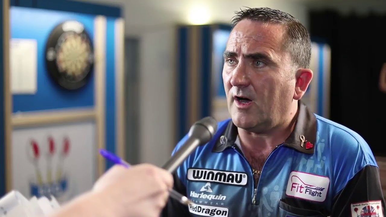 Ross Montgomery talks us through his win over Ryan Hogarth - YouTube