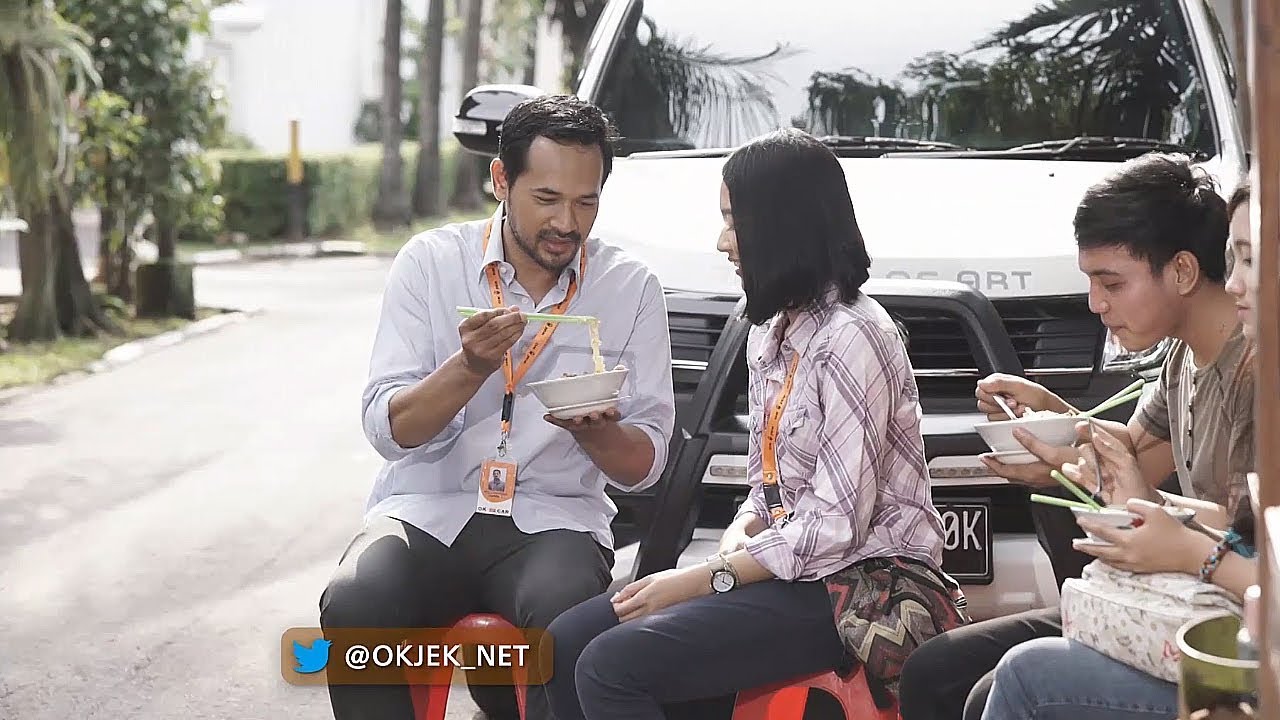 Kesempatan Iqbal Deket ke Sarah - OKJEK Season 2 - YouTube