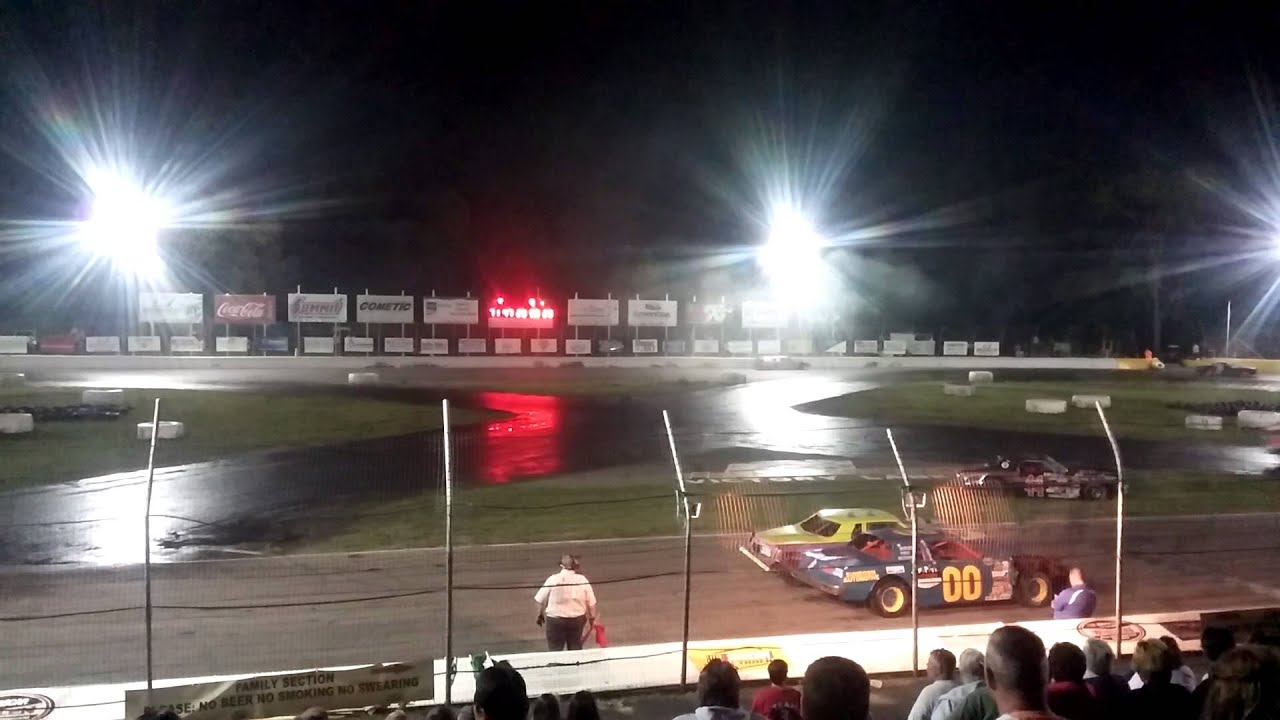 Figure 8 racing @ Lake County Speedway 8/9/14 - YouTube