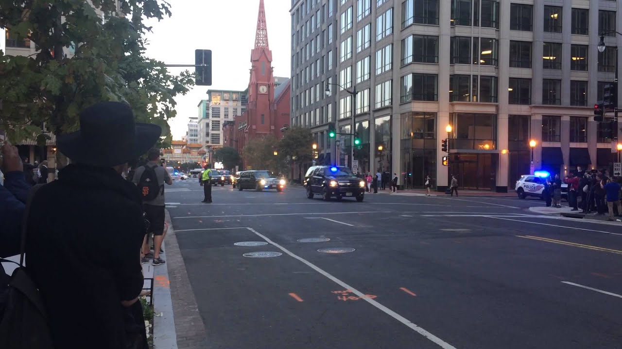 The president Obama motorcade ,downtown DC - YouTube