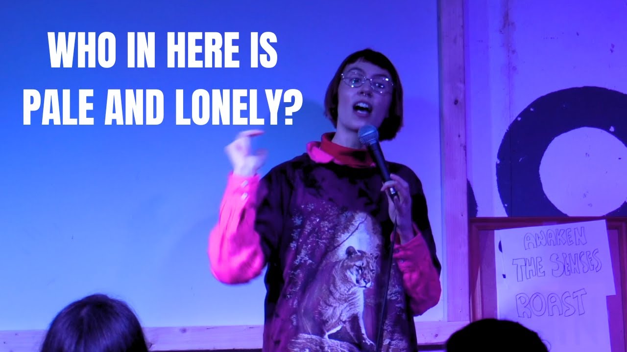 8 Mins of a Weird Offbeat Comedian Roasting the Audience - YouTube