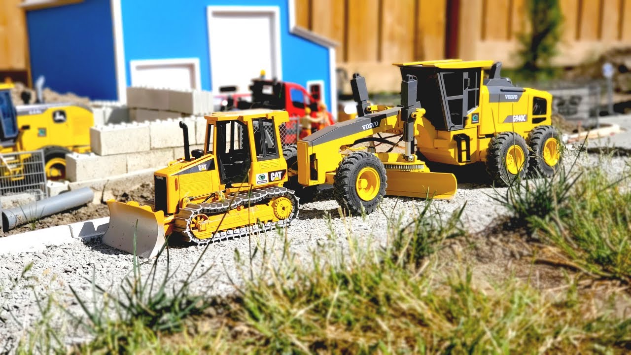Grading A Road With An RC Motor Grader in 1:16 Scale! - YouTube