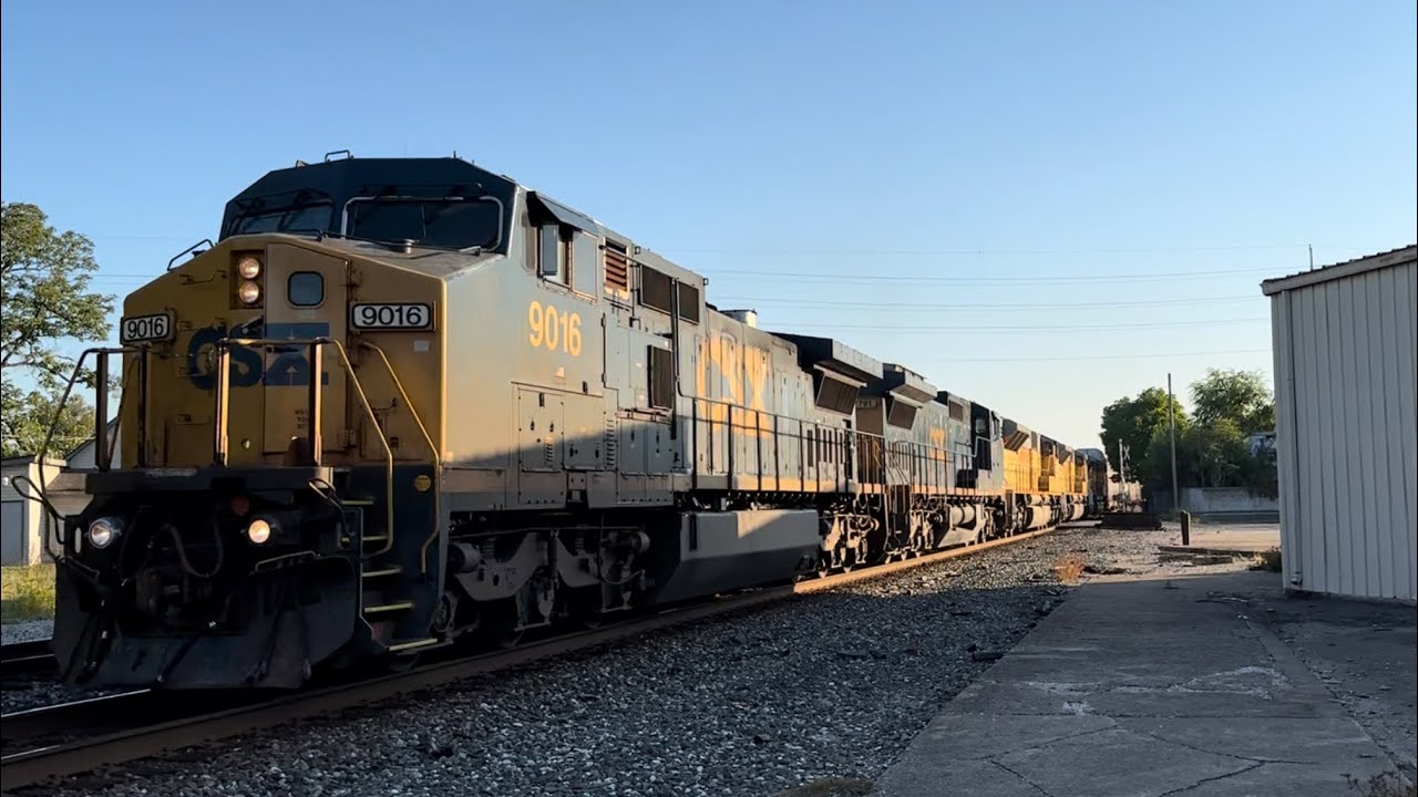 UP SD90-43Macs Trail Behind a Dash 9! Freshly Painted UP Thundercab ACe ...