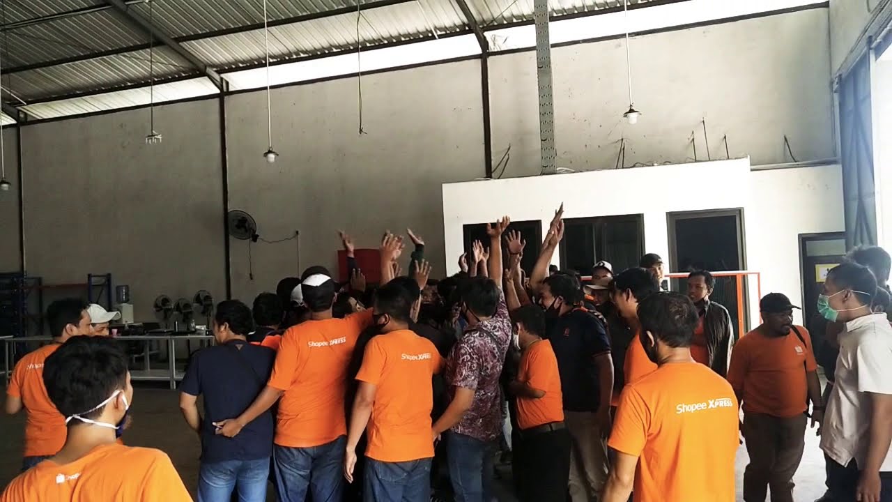 Shopee Express Awal Mula Team First Mile Surabaya Wani 🔥😇 - YouTube