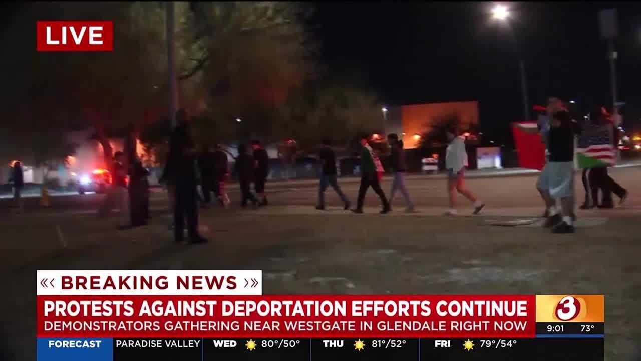 Immigration protest grows to hundreds near Glendale’s Westgate - YouTube