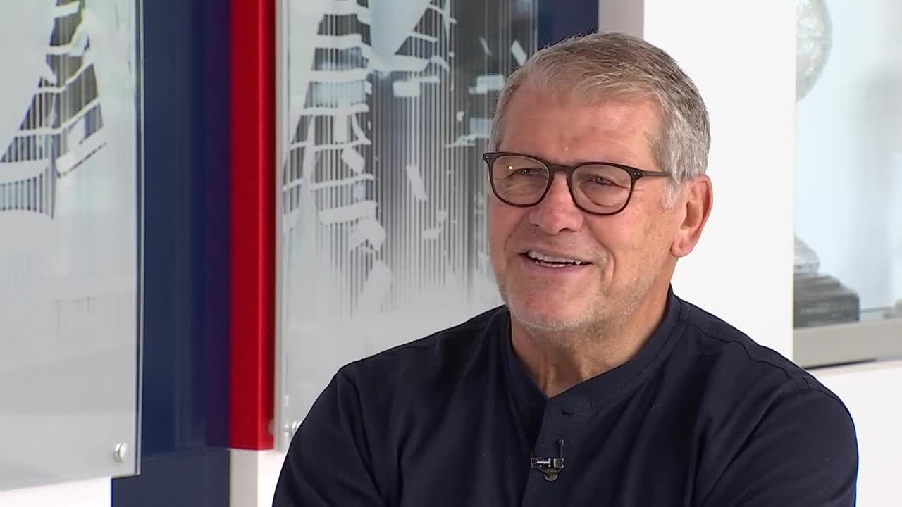 Geno Auriemma talks about coaching UCONN women's basketball heading ...