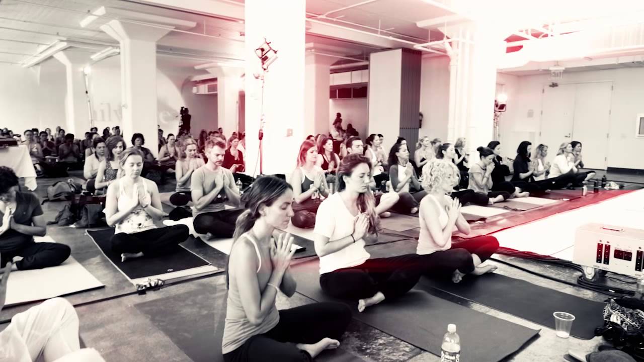 Daily Love LIVE Trailer - YouTube