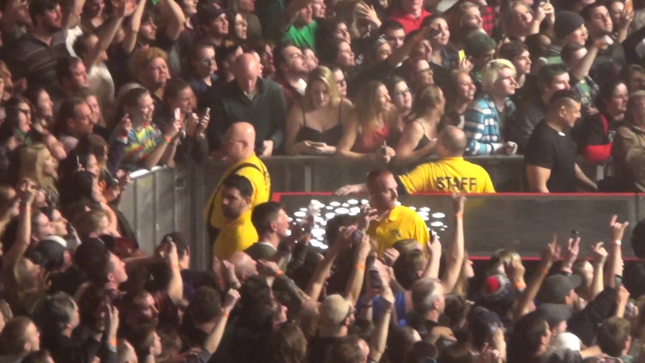 Green Day @ The DCU Center in Worcester, MA., 3-17-17 DO YOU KNOW YOURE ...