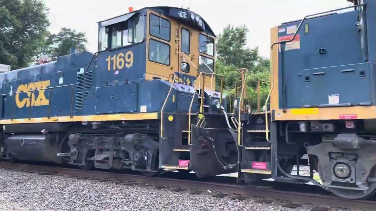 CSX M426 carrying an MP15AC switcher approaches downtown Old Orchard Beach, ME on 8/12/23 - YouTube
