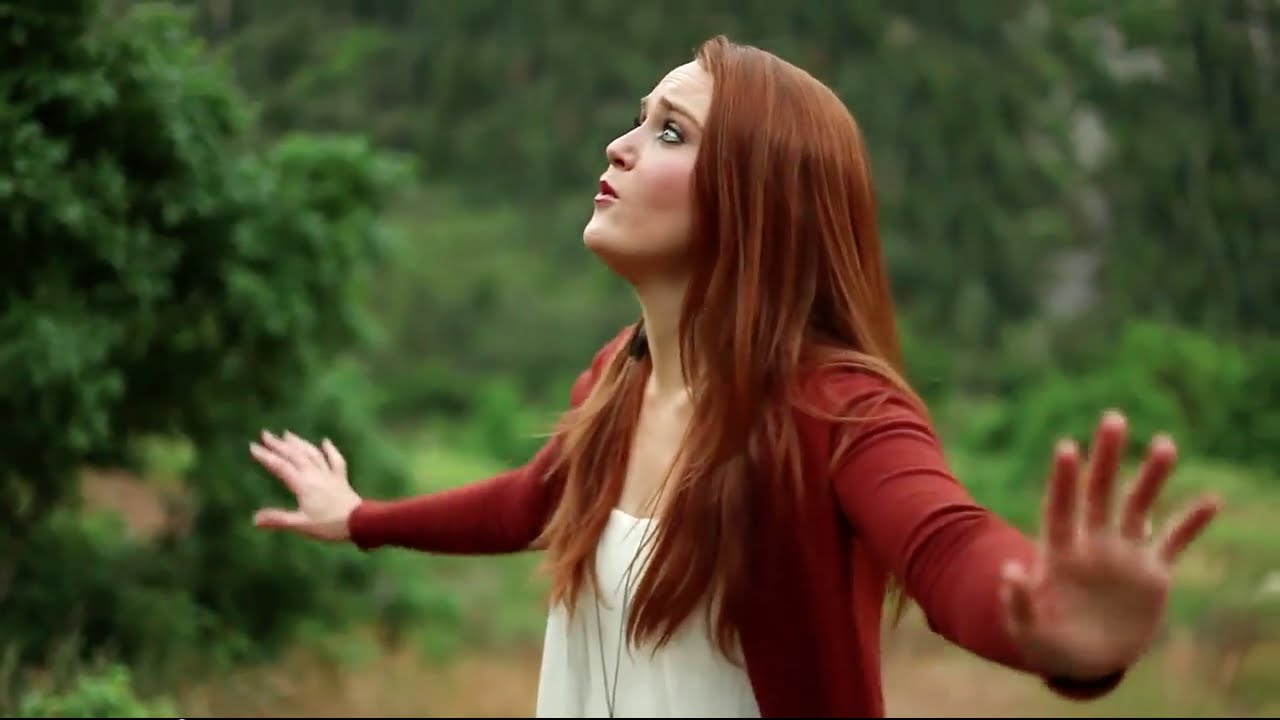 KELLY CLARKSON - INVINCIBLE BY FIREFLY (ACOUSTIC) - YouTube