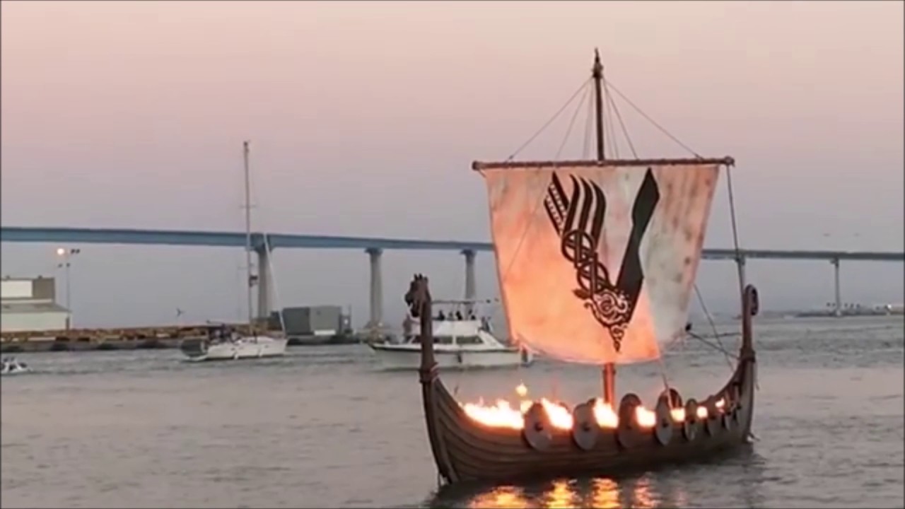 45-Foot Viking Longship Set Ablaze During San Diego Comic Con - YouTube