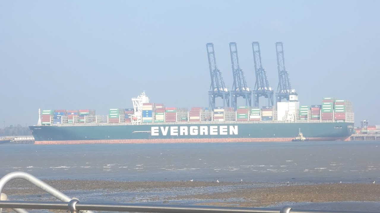 Ever Glory breaks away from Felixstowe Berth 8 with four Svitzer tugs ...
