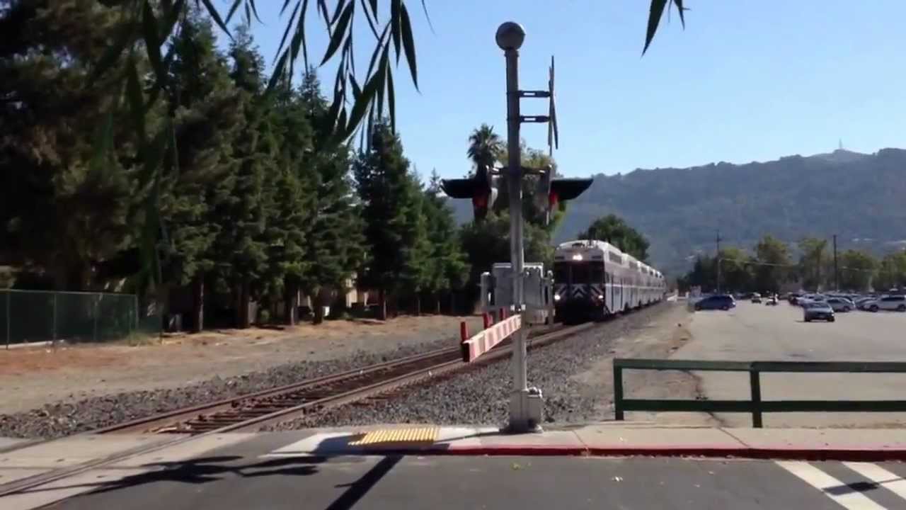ACE. 3105 is going though Pleasanton ACE station - YouTube