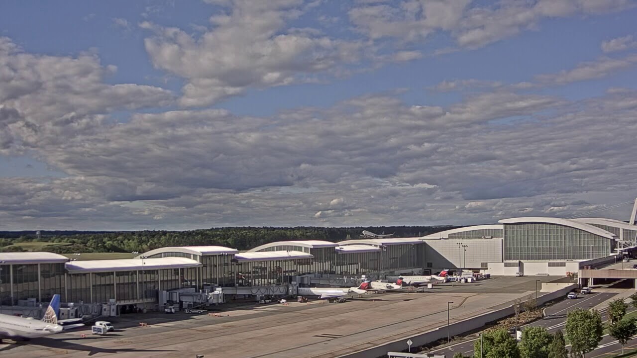 Delta Airlines Boeing 767 takeoff from RDU airport - YouTube