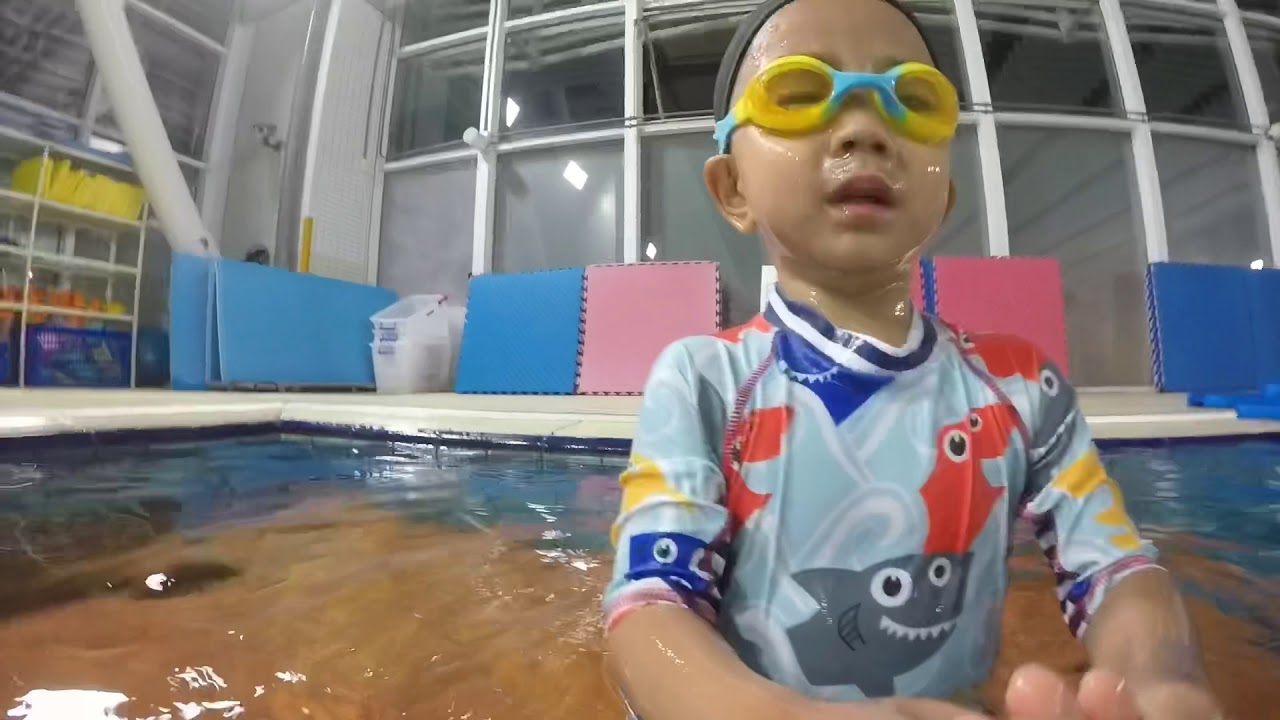 YMCA Swimming Lesson for Kids Blow Bubbles 游泳 吹泡泡 - YouTube