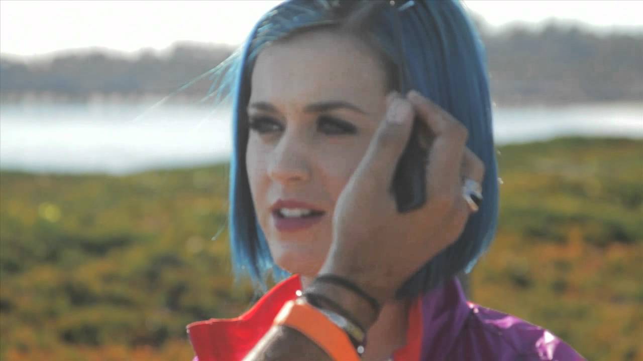 adidas Climacool SS´12 ft. Katy Perry (I am running on the beach ...