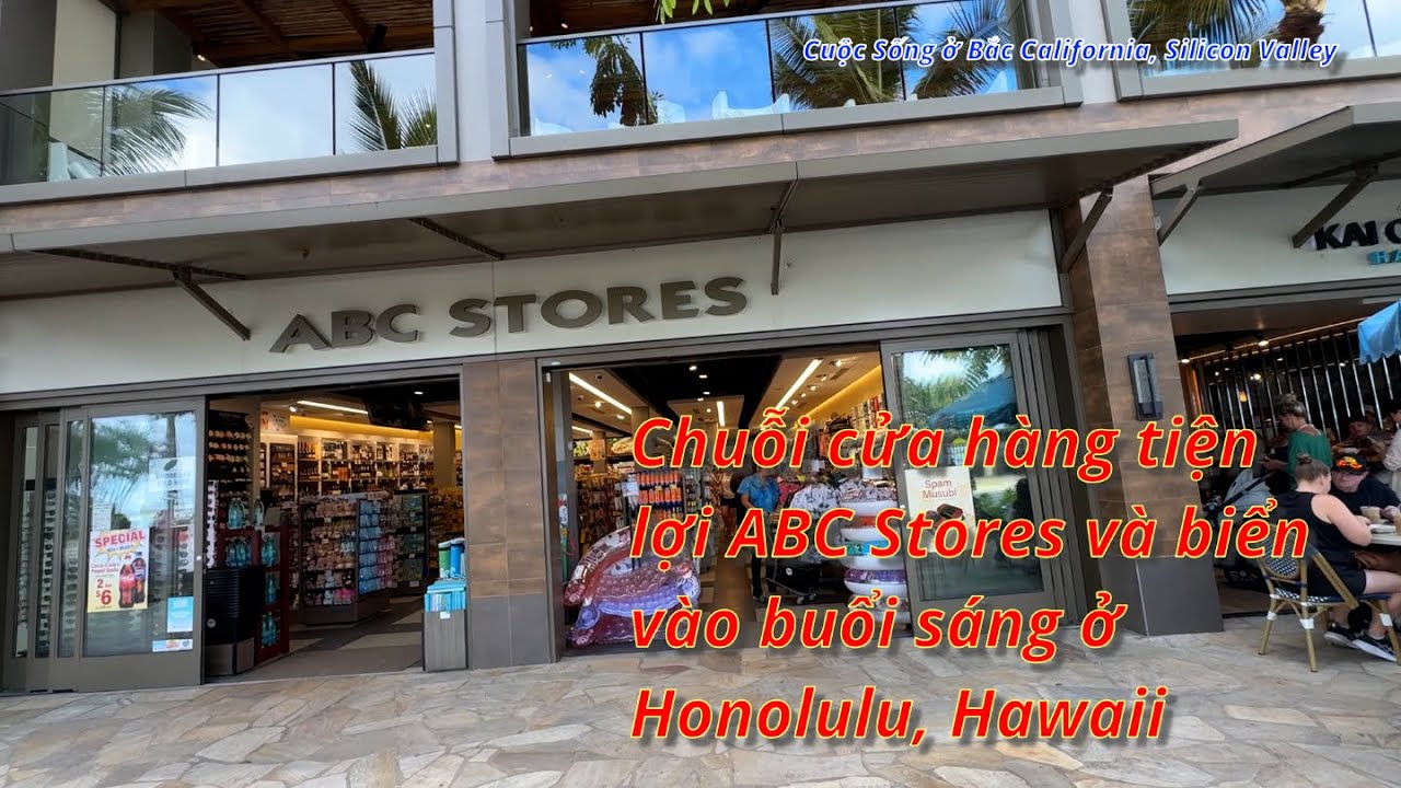 Cửa hàng tiện lợi ABC Stores và biển ở Honolulu, Hawaii; ABC stores and ...
