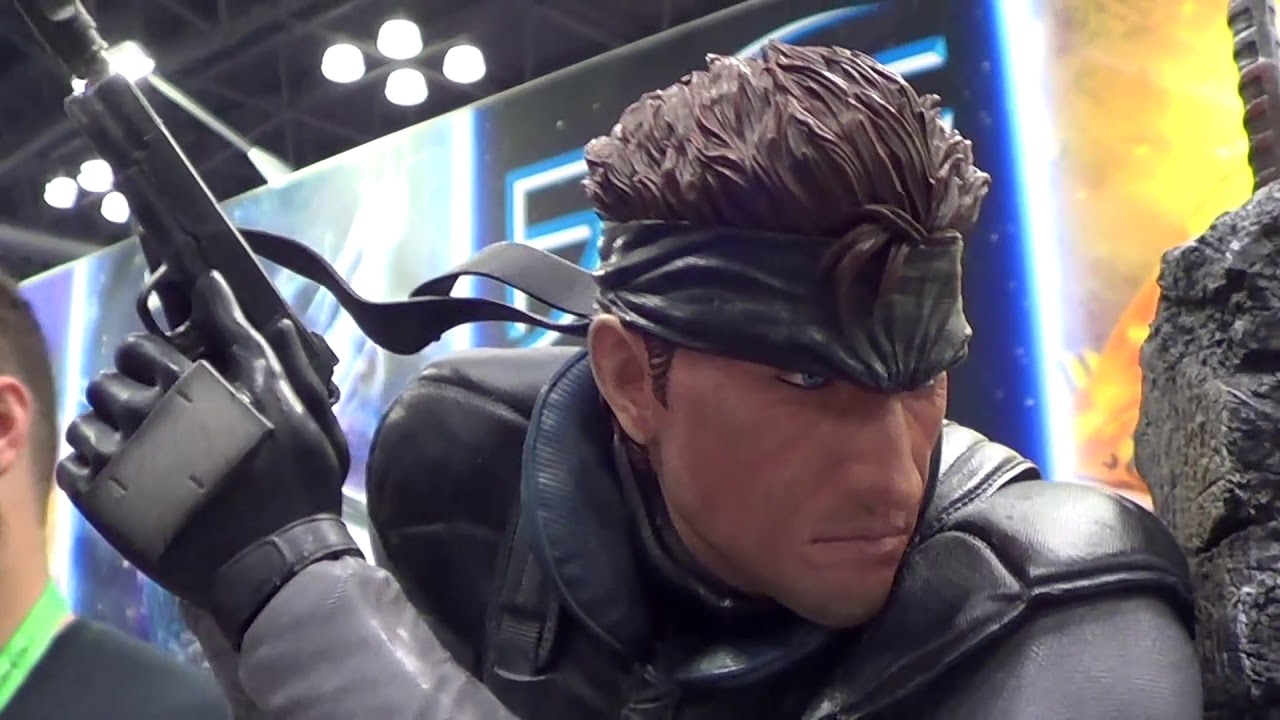 First 4 Figures Solid Snake MGS Statue at NYCC 2017 - YouTube