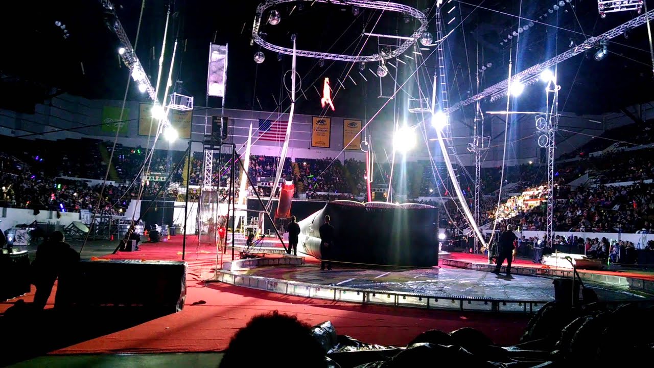 Circus - Human Cannonball - YouTube