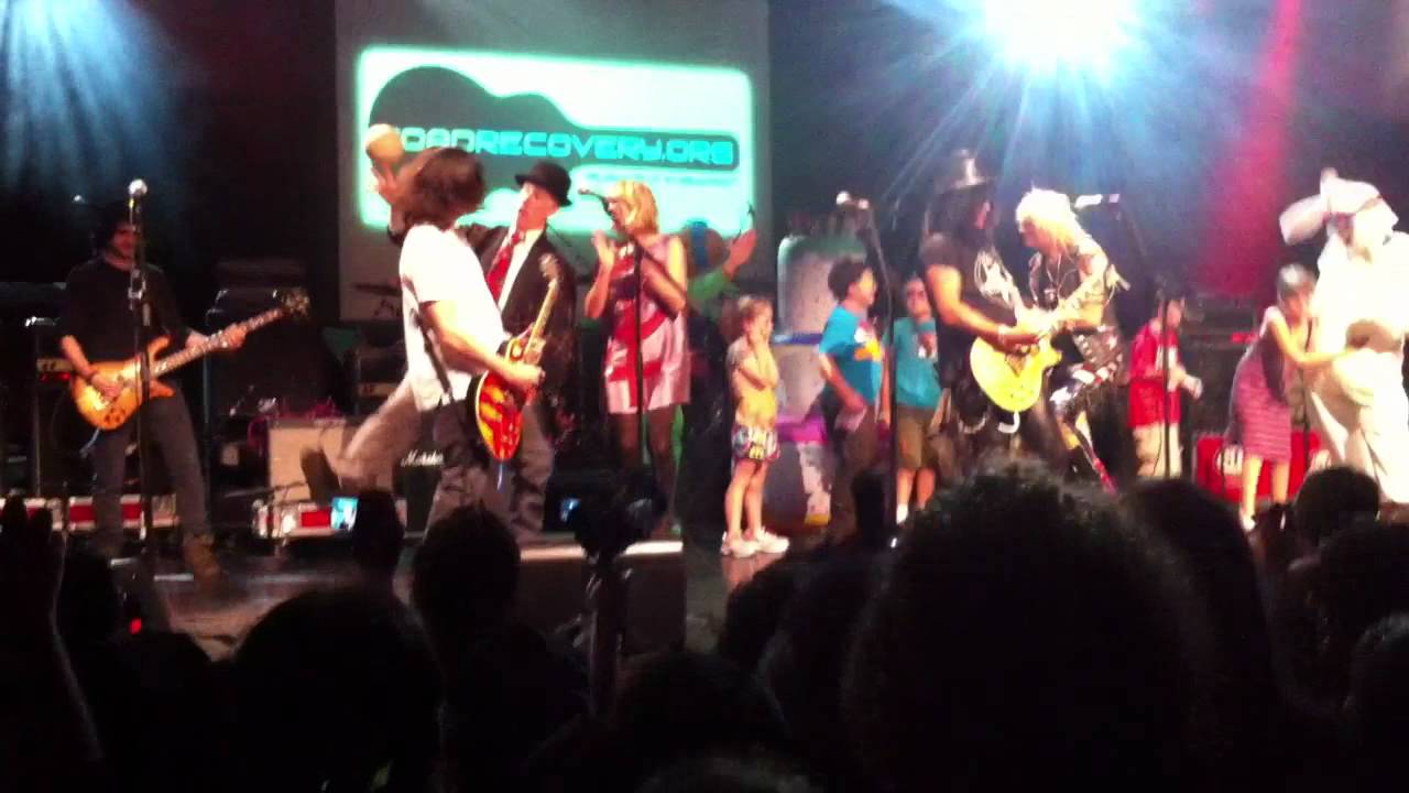 Slash and friends play The Beatles "Birthday" - YouTube