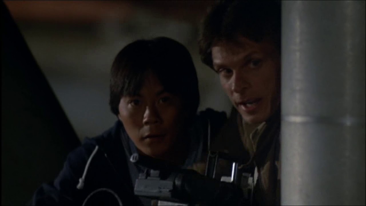 V Miniseries - Mike Donovan infiltrates mother ship - YouTube