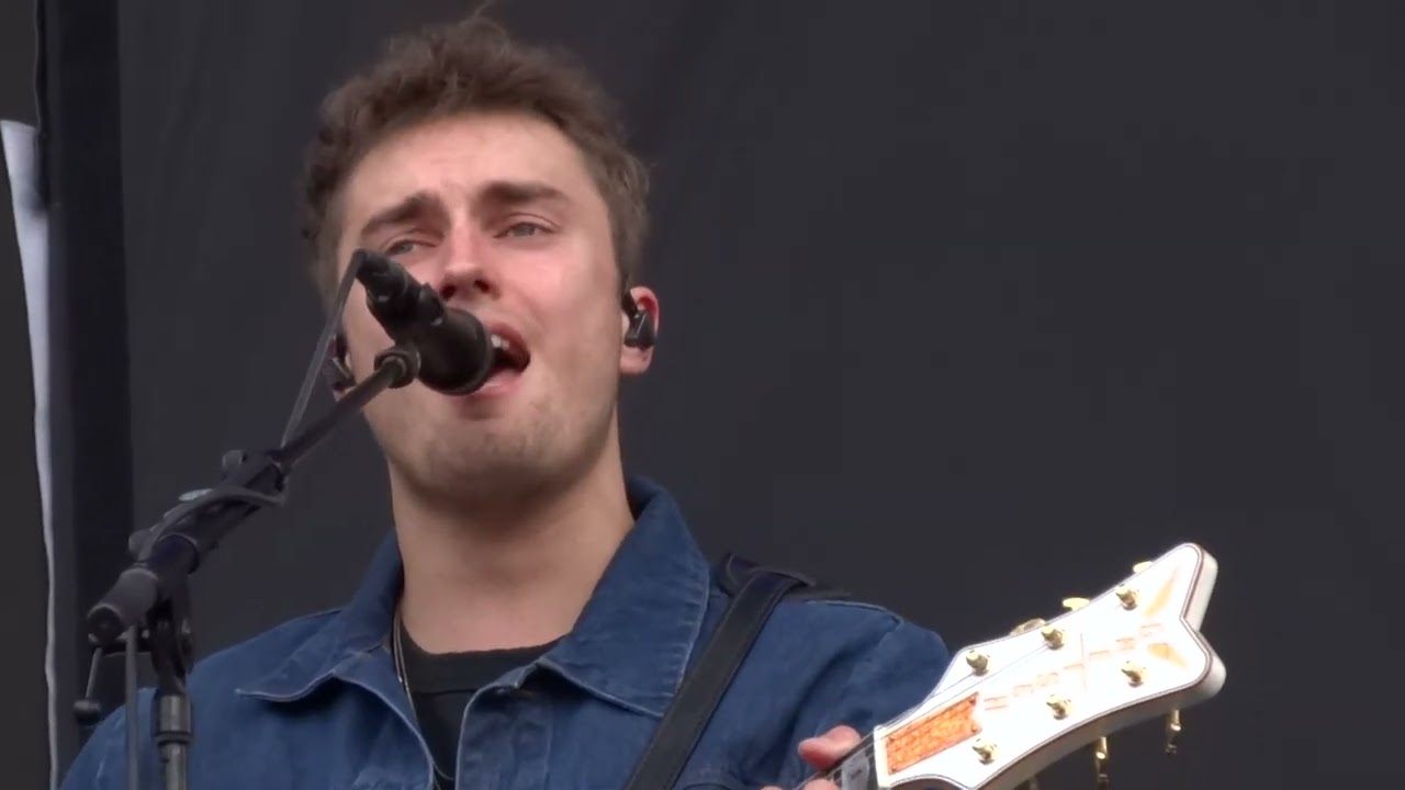 SAM FENDER - Mantra - London, Emirates Stadium, 03.06.2022 - YouTube