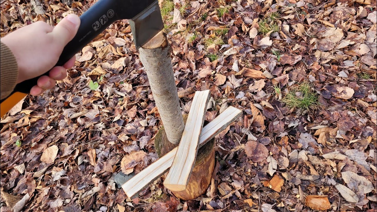How to Easily Split Thin Logs - YouTube