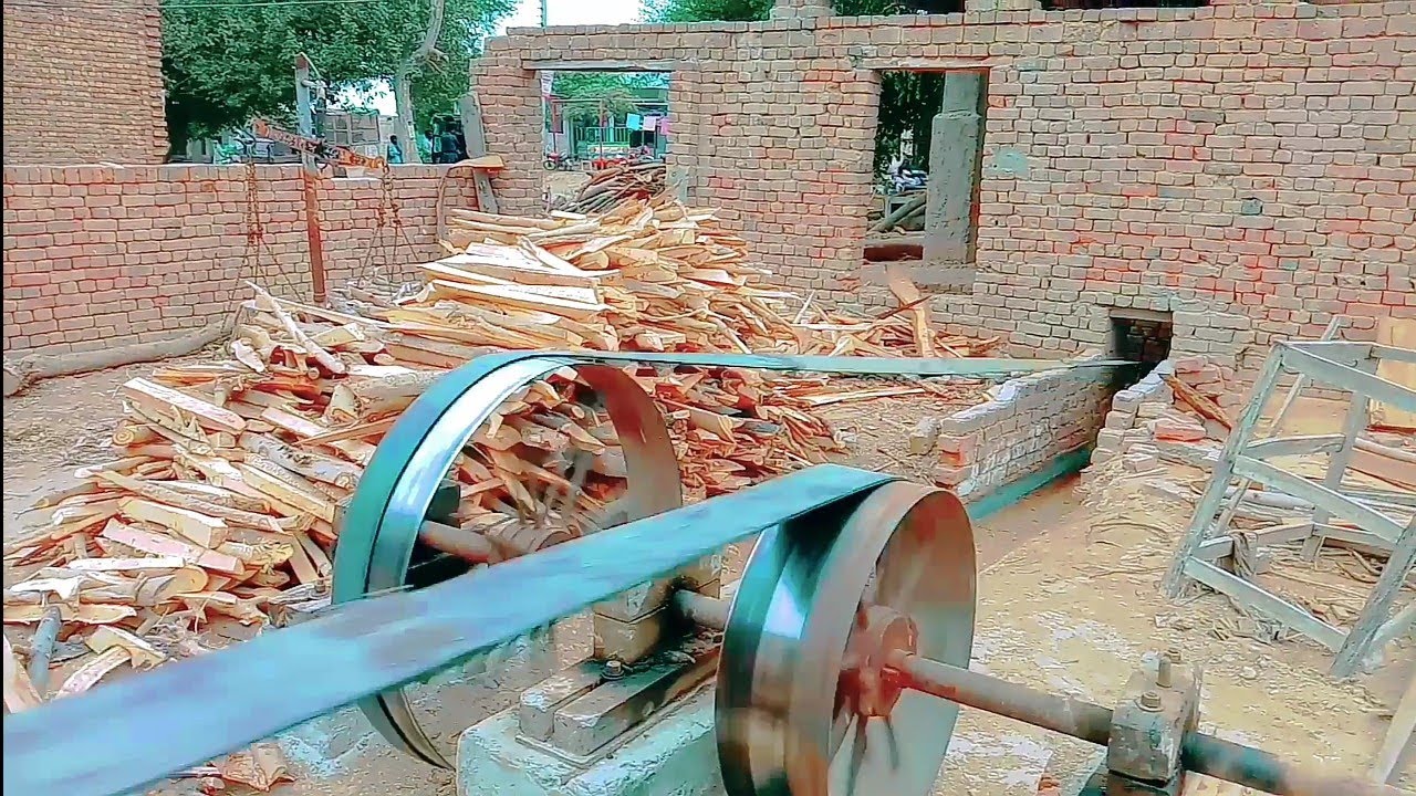 Beautiful StartUp Amazing Engine 25HP 320RPM Working With Wood Cutter ...